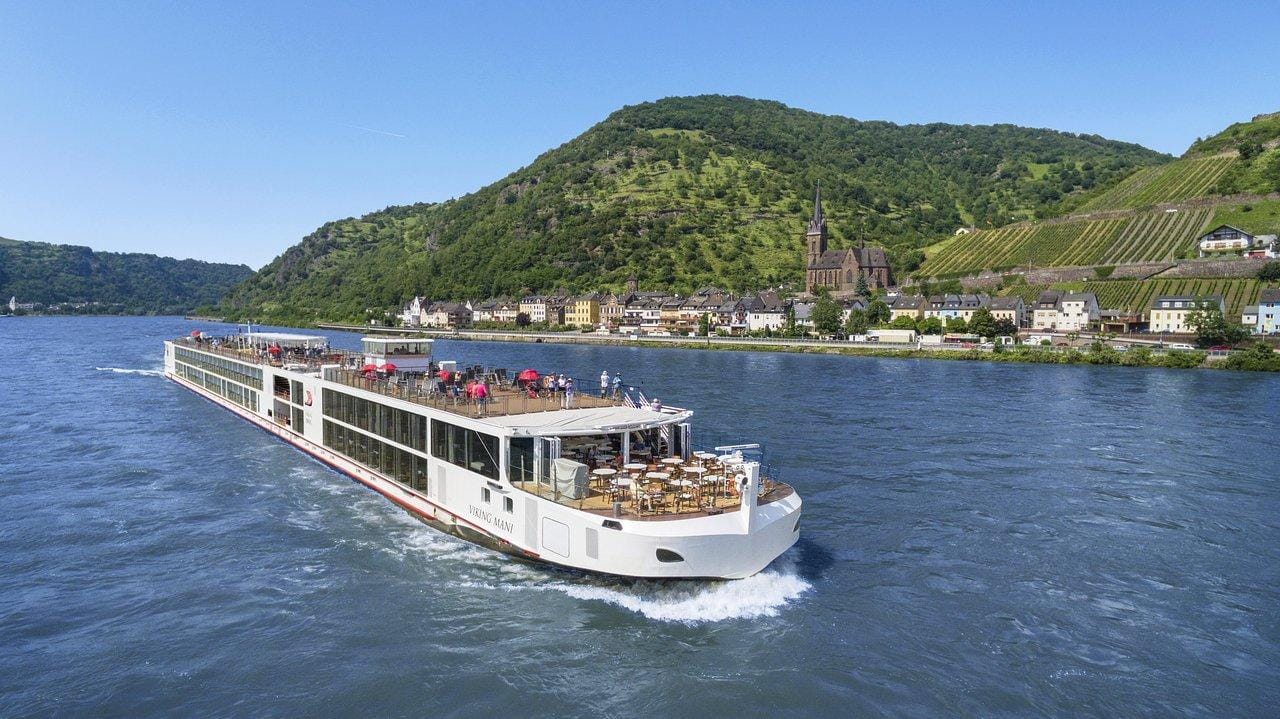 Viking Mani Review - Flat Beds Tour + Cruise